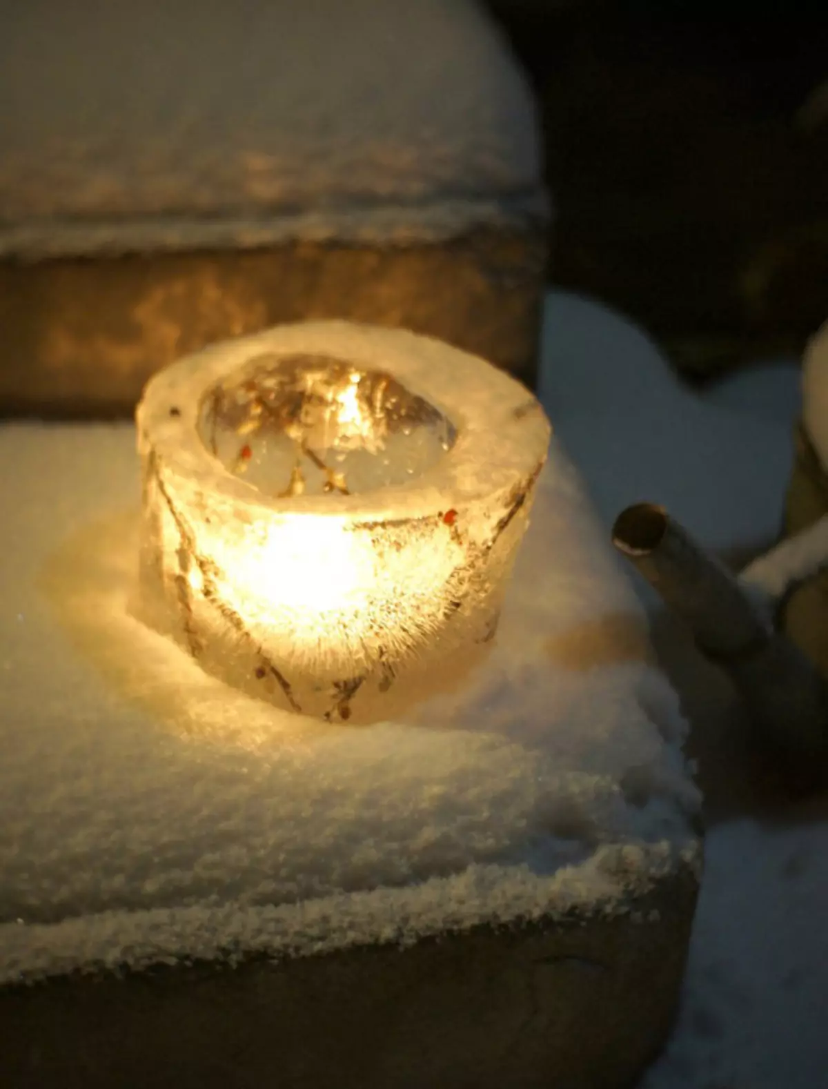 Wie dekorieren Sie den Hof mit Eisverzierungen zum neuen Jahr? Eisdekoration mit den eigenen Händen