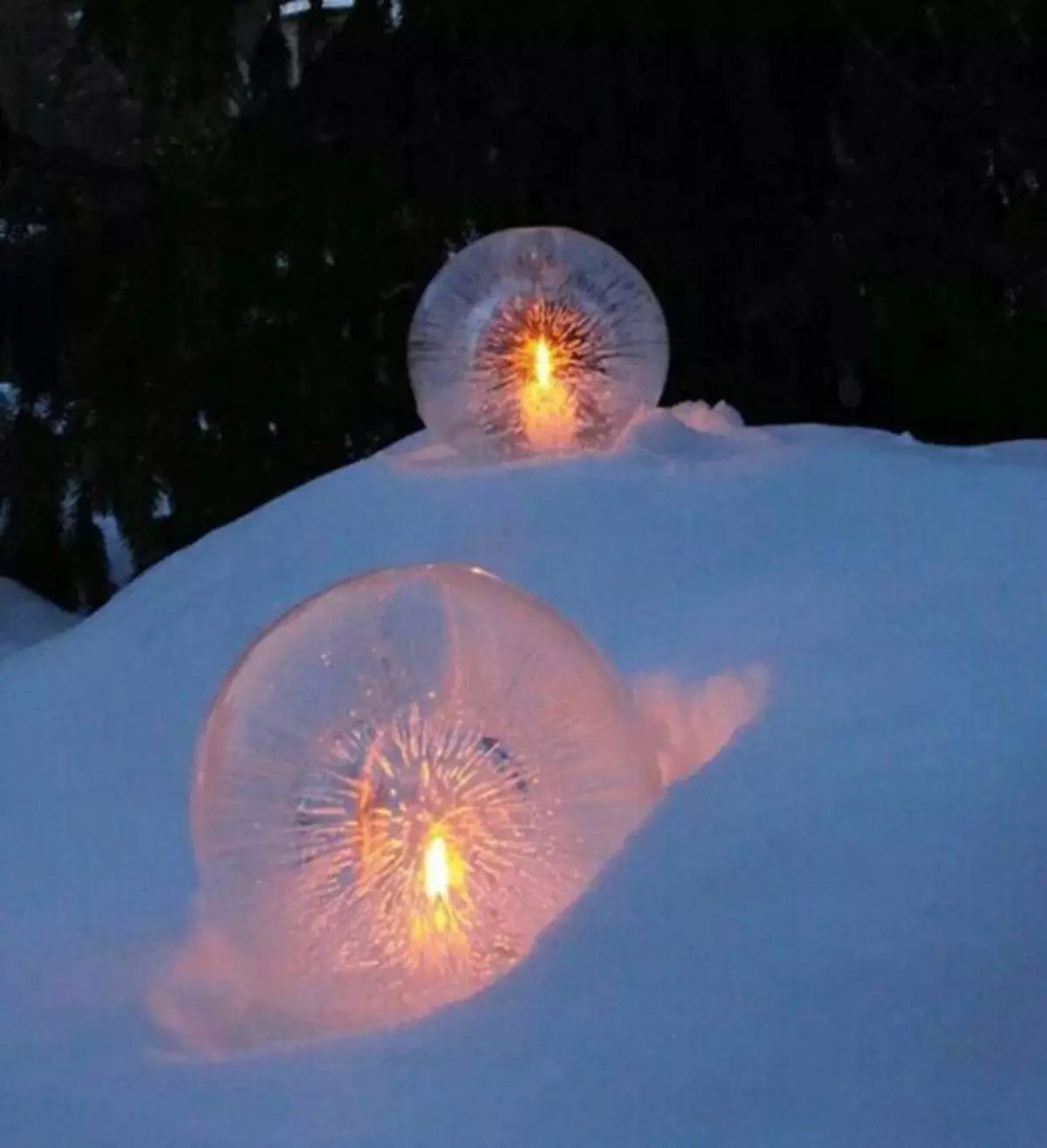 Wie dekorieren Sie den Hof mit Eisverzierungen zum neuen Jahr? Eisdekoration mit den eigenen Händen