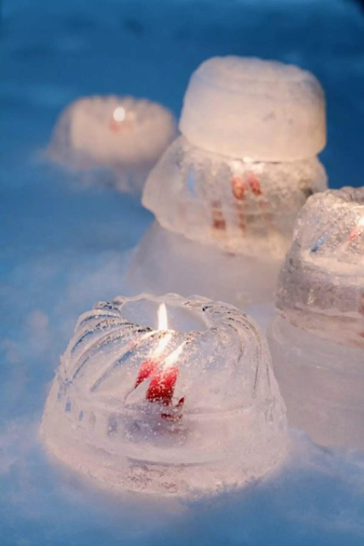 Wie dekorieren Sie den Hof mit Eisverzierungen zum neuen Jahr? Eisdekoration mit den eigenen Händen