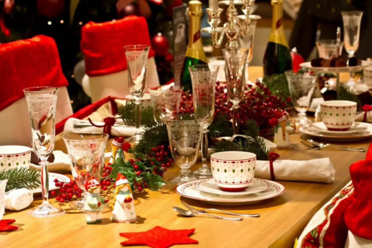 Cómo decorar la mesa para el Año Nuevo: Decoración de la mesa, Sillas, Cubiertos