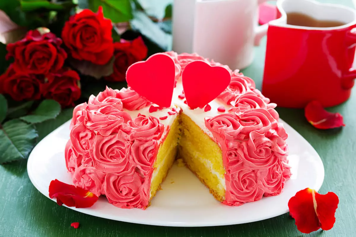 Kake for Valentinsdag. Hvordan dekorere en kake for dagen for alle elskere?