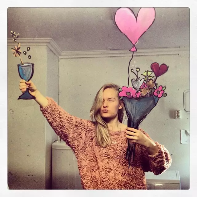 Selfie: Ongewone foto's van die Noorse kunstenaar Helen Meldaal