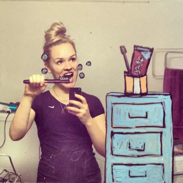 Selfie: Lluniau anarferol o'r artist Norwyaidd Helen Meldal