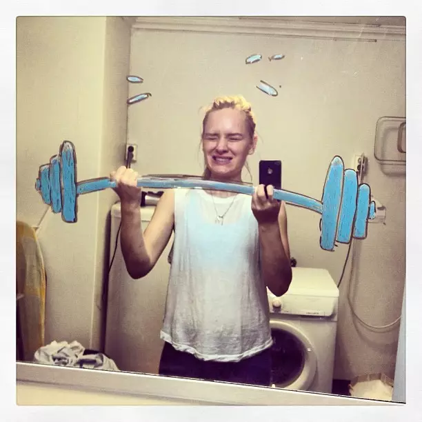 Selfie: Wêneyên ecêb ên Hunermendê Norwêcî Helen Meldal