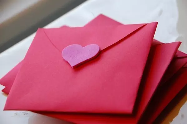 Hogyan készítsünk egy borítékot a Valentin-napra: boríték sablonok, ötletek és mesterosztályok