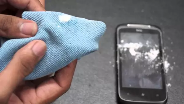 Praske na telefonu: Kako odstraniti praske s zaslona telefona?