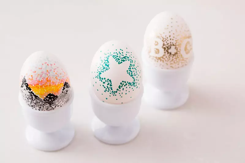 Telur Easter. Bagaimana untuk menghiasi pen telur dengan pena-tip?