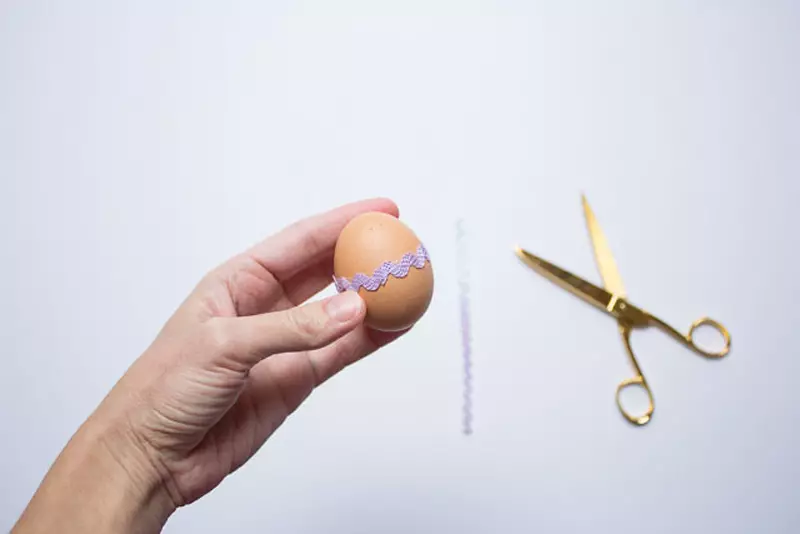 Велигденски јајца. Велигденски јајца украсени со чипка