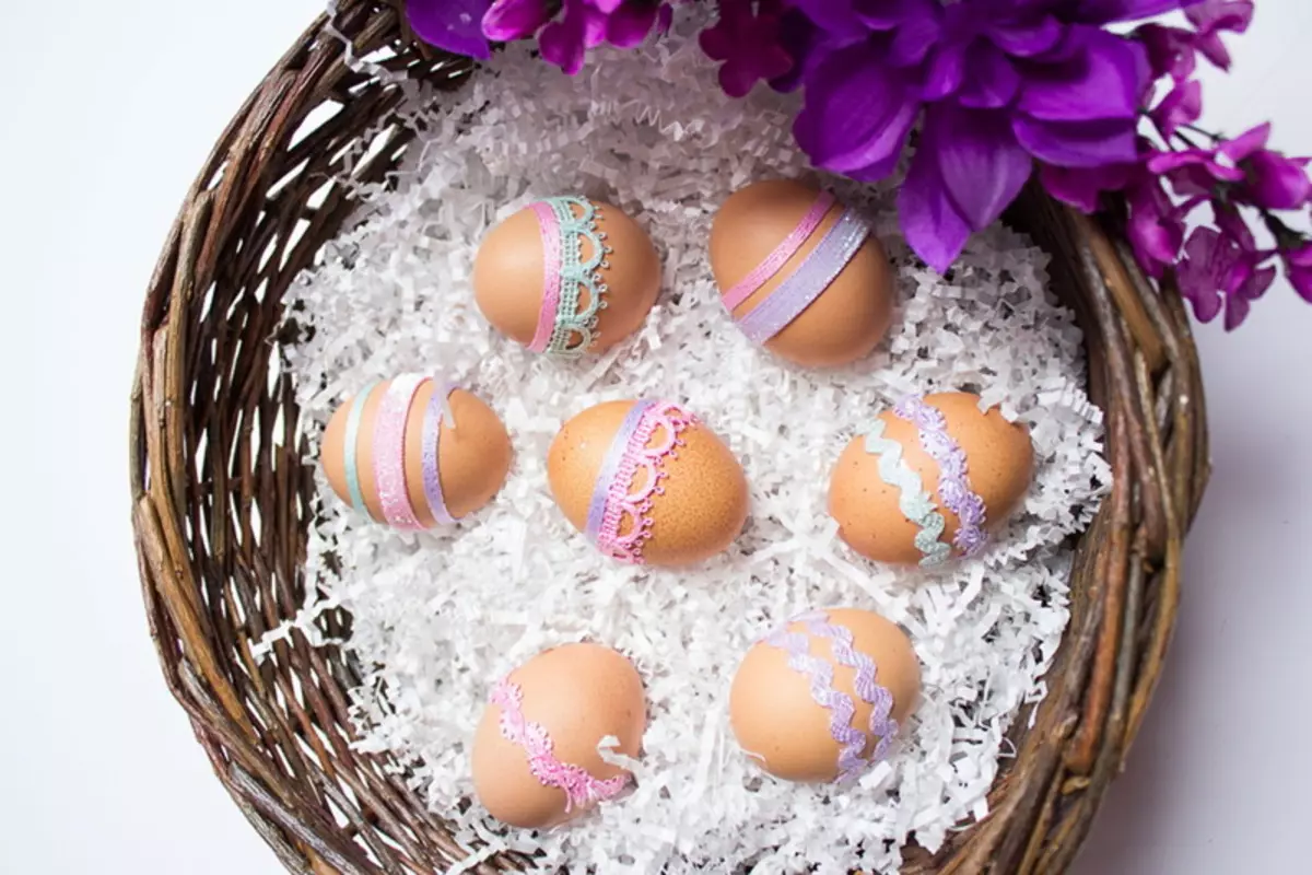 Telur Easter. Telur Paskah Dihiasi dengan Renda
