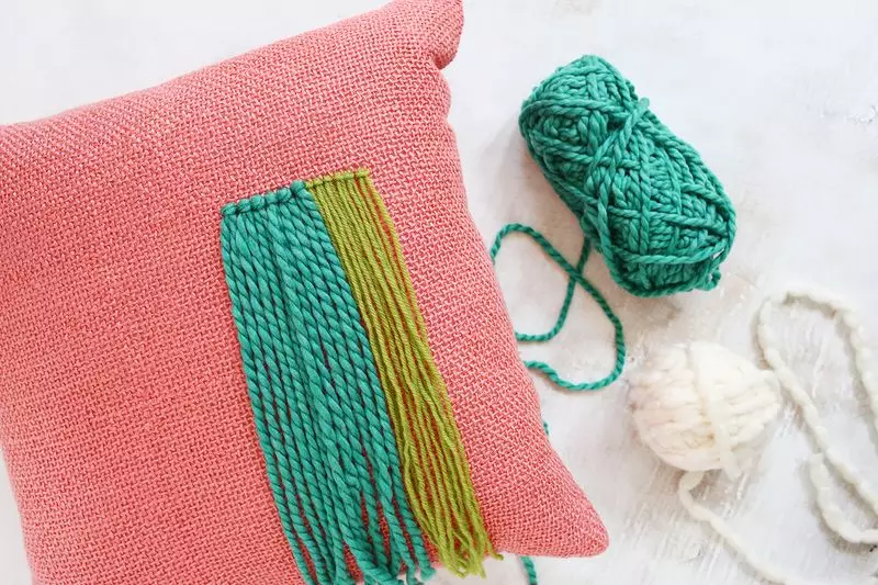 Decorative pillows with their own hands: Sofa pillows with fringe