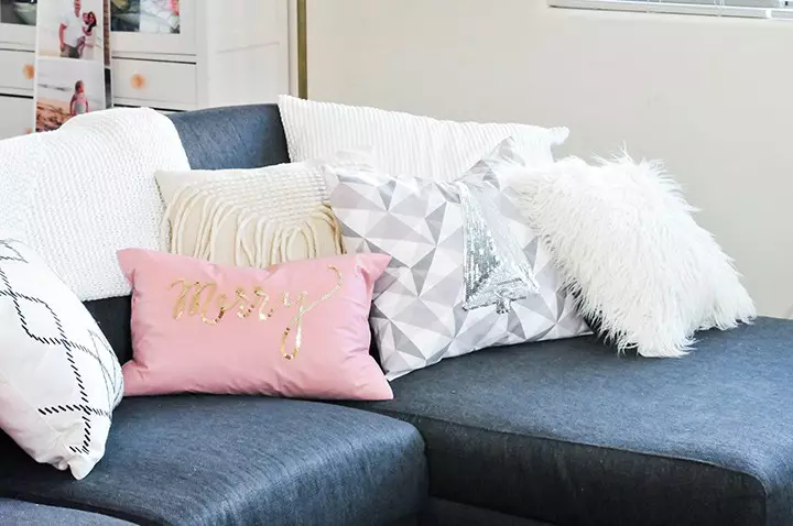 Ukrasni jastuci sa vlastitim rukama: kauč na kauč sa šljokicama