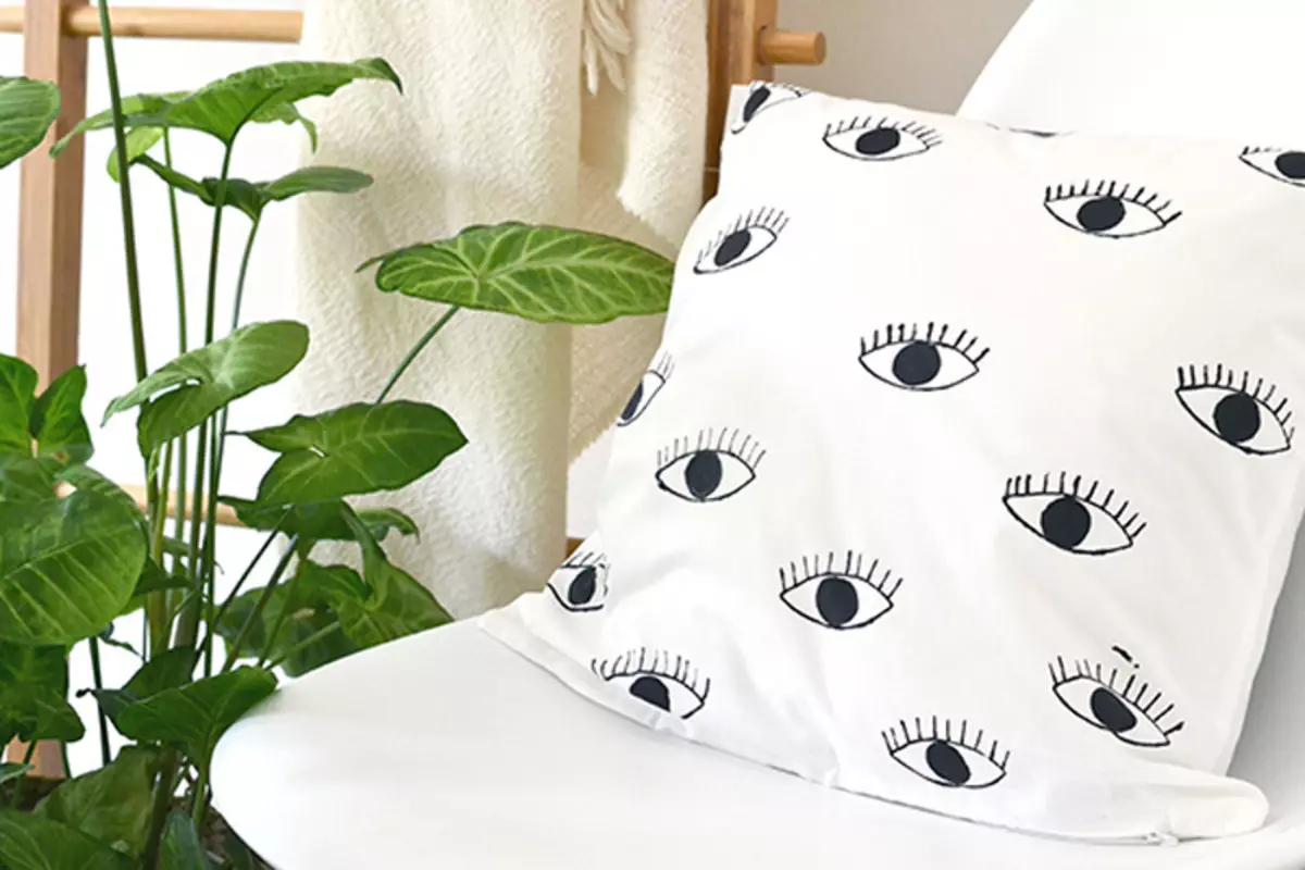 装飾的な枕はあなた自身をやります：ソファ枕の目