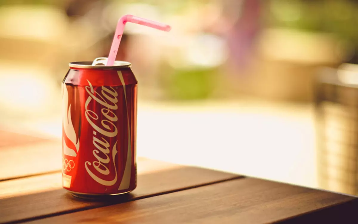 Clate Coca Koka (Coca-Cola): Aplicando Coca Cola na Facenda