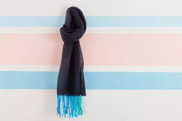 څنګه د سکارف سینګار کولو څرنګوالی؟ څنګه خپل سکارف سینګار کولو څرنګوالی؟