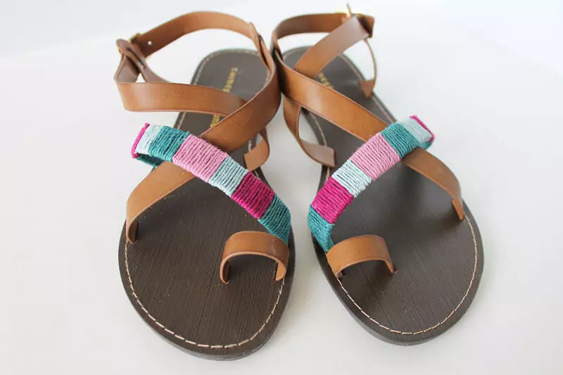 How to decorate the sandals with your own hands? How to update old sandals?