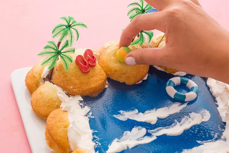 Kek laut dengan tangan mereka sendiri: Kek laut, pantai