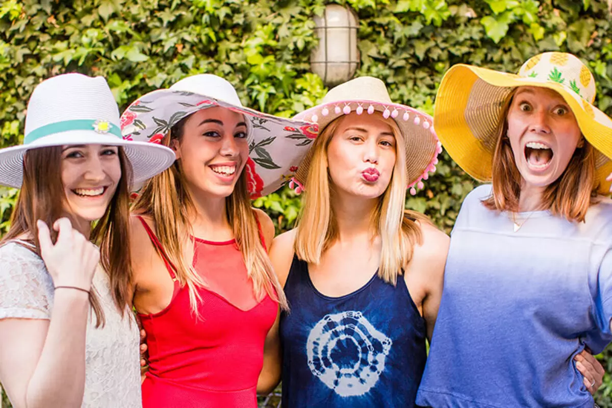 Vasaras sieviešu cepures: kā izrotāt vasaras cepuri?