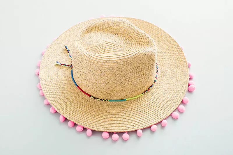 Vasaros moterų skrybėlės: Kaip papuošti vasaros skrybėlę?