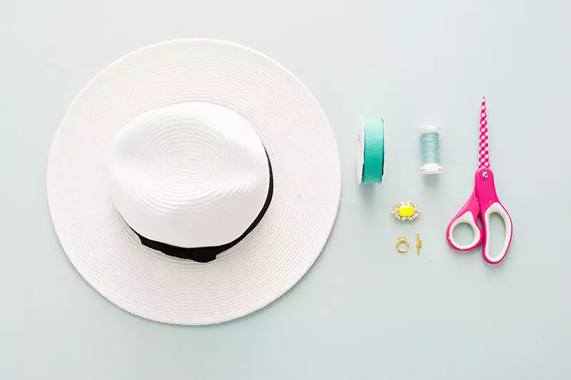 Καλοκαιρινά γυναικεία καπέλα: Πώς να διακοσμήσετε ένα καλοκαιρινό καπέλο;