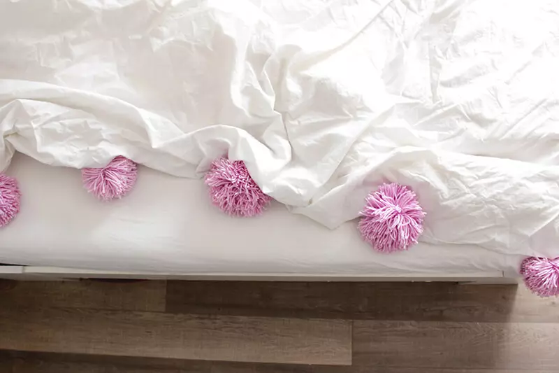 အိပ်ရာပိတ်ချောကိုကိုယ်ပိုင်လက်ဖြင့်မွမ်းမံနည်း။