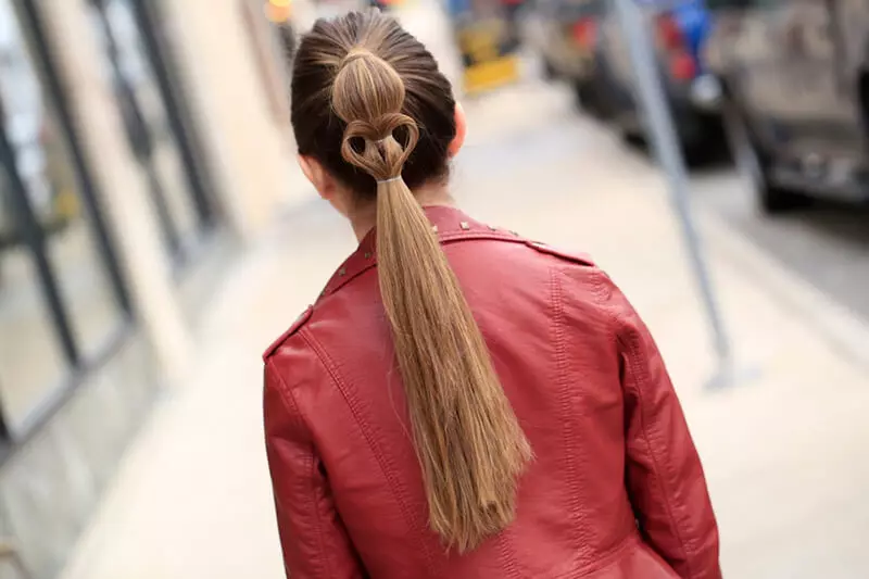 Hair matu: romantiskas frizūras vidējiem un gariem matiem