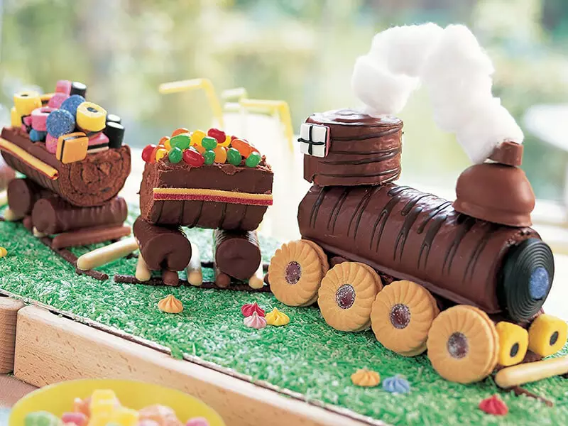 Treasury Cake: Kage i form af et tog med dine egne hænder
