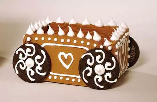 خزانہ کیک: آپ کے اپنے ہاتھوں سے ایک ٹرین کی شکل میں کیک