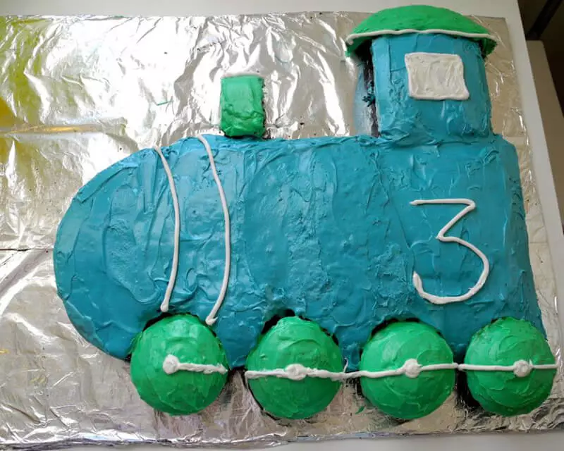 Treasury Cake: torta v obliki vlaka z lastnimi rokami