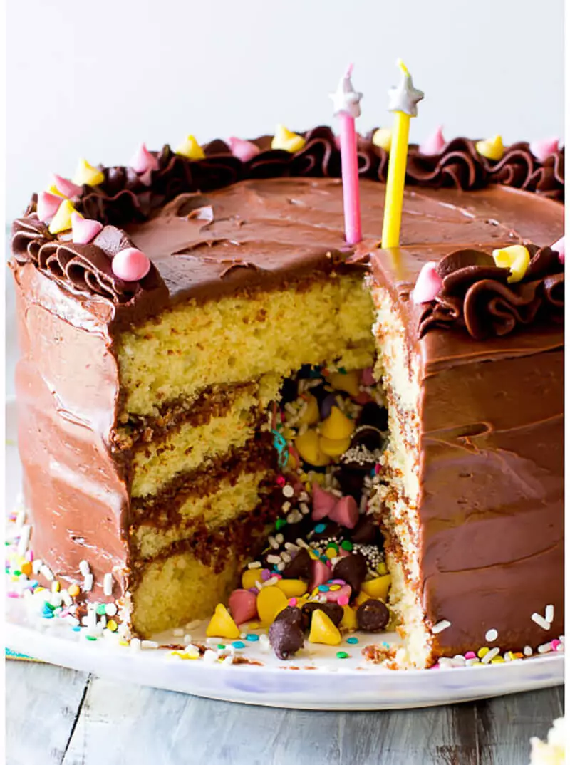 Како украсити рођенданску торту својим рукама: фотографије, идеје и мастер класе