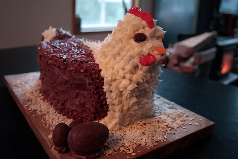 Ikhekhe i-cooster ngezandla zakho. I-Cake Cock yoNyaka kaNyaka ka-2017: Ifoto, izimvo kunye neeklasi zeCost