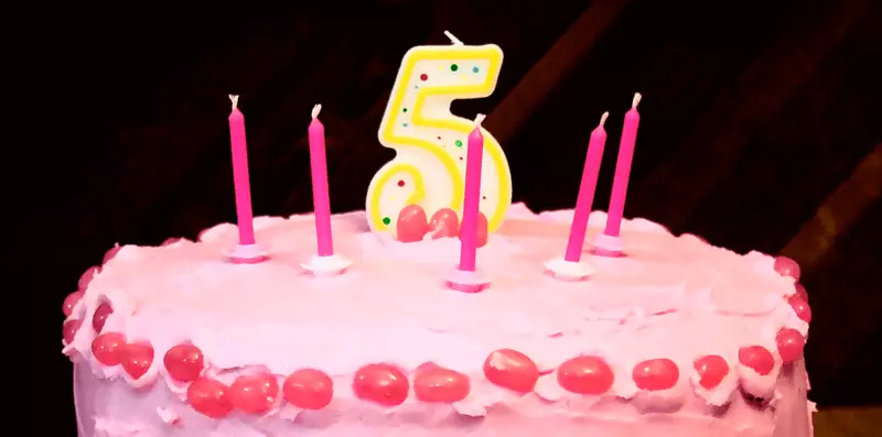 Cake 5: Kakku 5 vuoden tyttö ja pojat tekevät sen itse