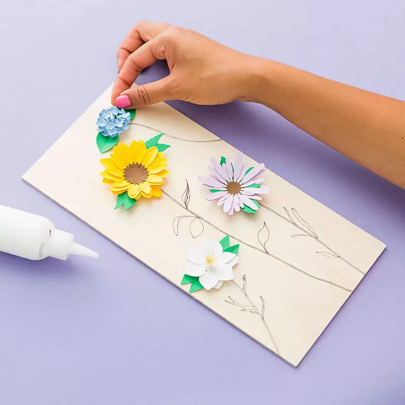 Artesanato de papel faz você mesmo: Garland no bolo, pintura de papel, decoração para telefone
