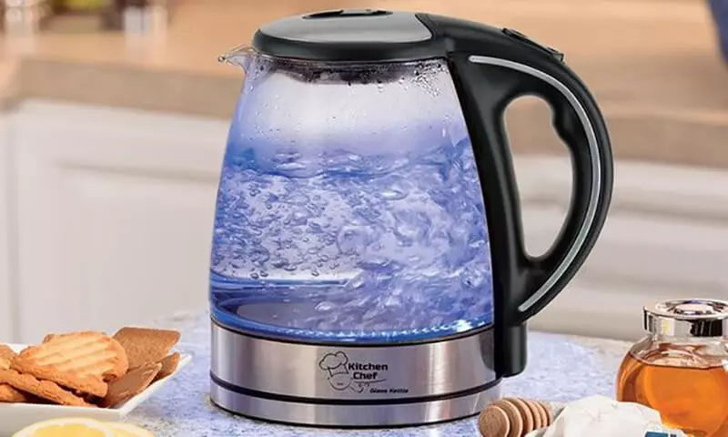 Paano Pumili ng Electric Kettle: Anong uri ng tsarera ang mas mahusay at mas ligtas