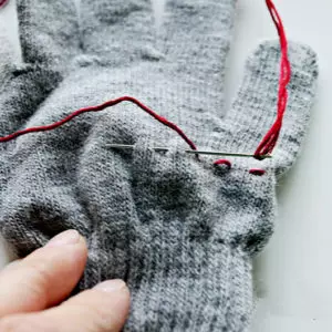 Ինչպես զարդարել mittens եւ ձեռնոցներ երեխաների համար իրենց սեփական ձեռքերով