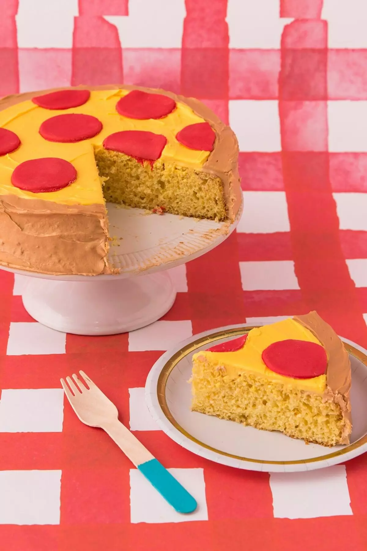 Comment décorer un gâteau d'un novice: une pizza à gâteau, un gâteau sous forme de pizza 2166_3