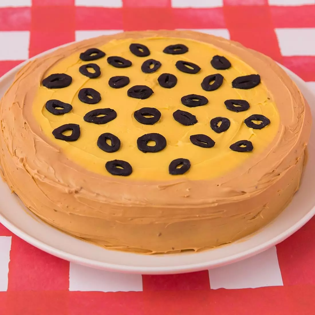 איך לקשט עוגה של טירון: פיצה עוגה, עוגה בצורה של פיצה 2166_7
