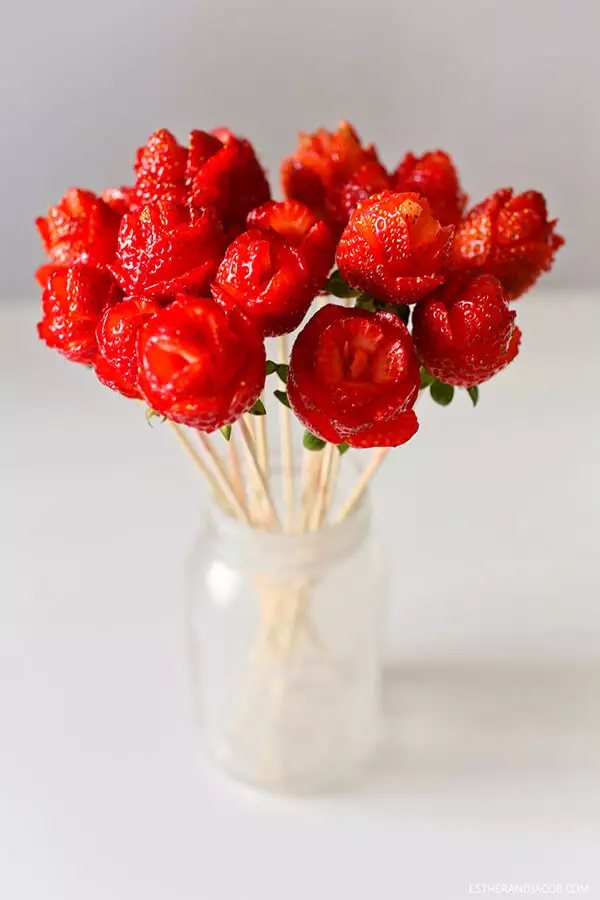 Sejambak strawberi. Bouquet strawberi melakukannya sendiri 2201_12