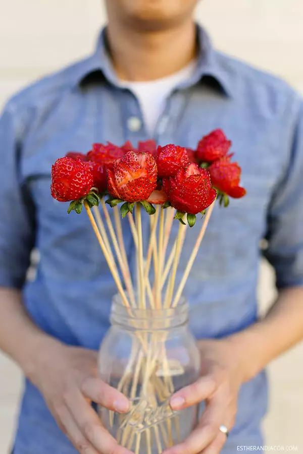 Bouquet of strawberries. Bouquet of strawberries adigu naftaada 2201_3