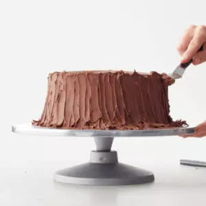 Tronc de pastissos. Com decorar un pastís en forma de cànem?