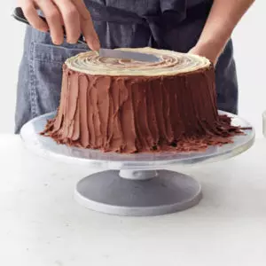 केक स्टम्प एक हेम्प को रूप मा केक सजाउने?