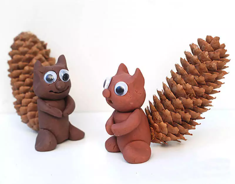 Artigianato dello scoiattolo: fai da solo da coni, carta e plastilina 2266_6