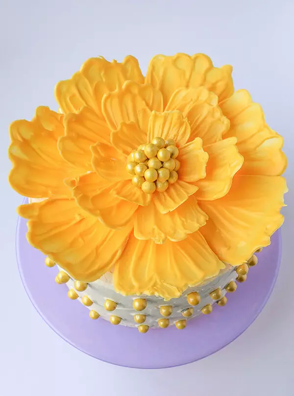 花のケーキ。彼ら自身のハンズと花で飾られたケーキ 2276_15