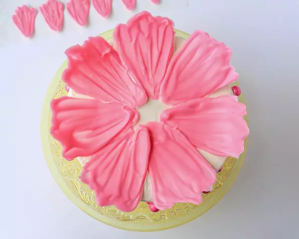Ciasto z kwiatami. Ciasto ozdobione kwiatami z własnymi rękami 2276_20