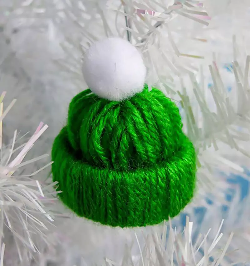 Weihnachtsbaum-Spielzeughut gemacht von den Threads mit ihren Händen 2284_7