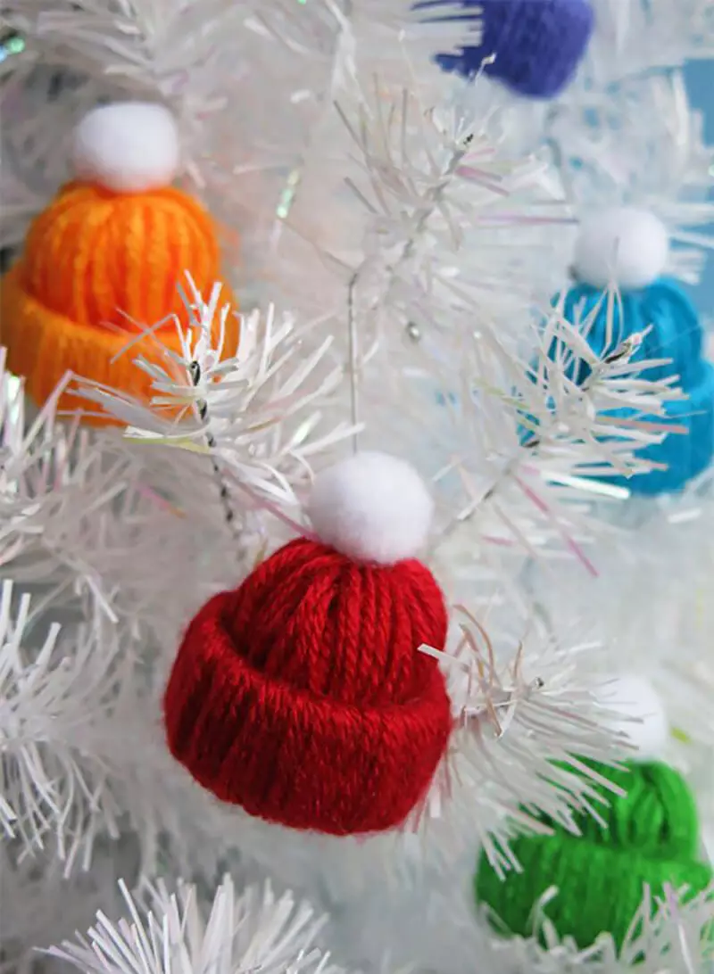 Weihnachtsbaum-Spielzeughut gemacht von den Threads mit ihren Händen 2284_9