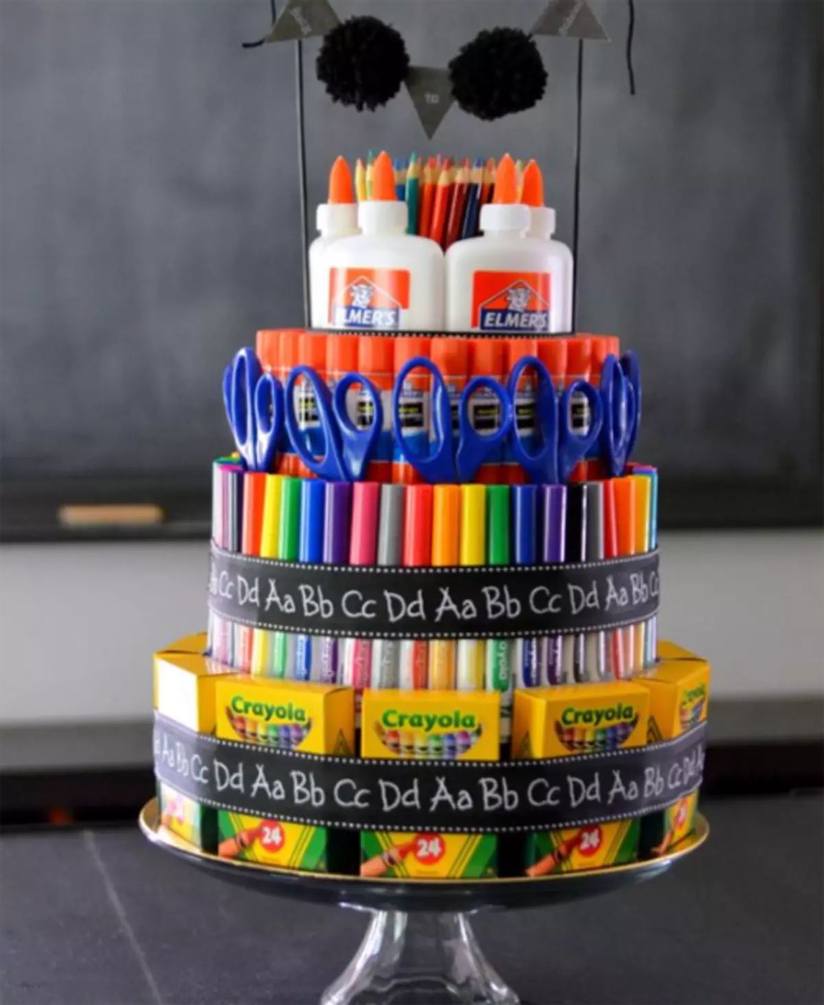 Торта за учител: подарък за учителя със собствените си ръце