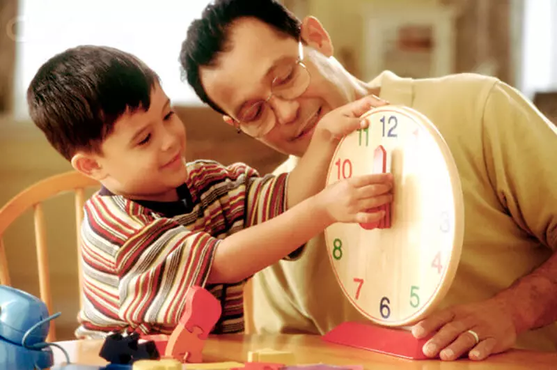 Hoe een kind te leren om het uur te begrijpen? 2308_11