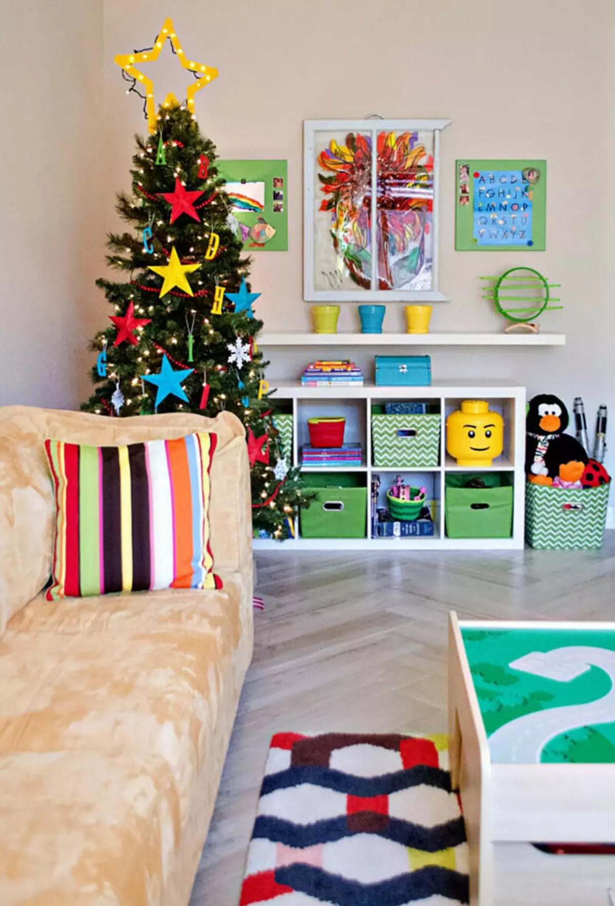 Hogyan lehet díszíteni a gyermekszobát az új évre? Újévi belseje csinálja magát