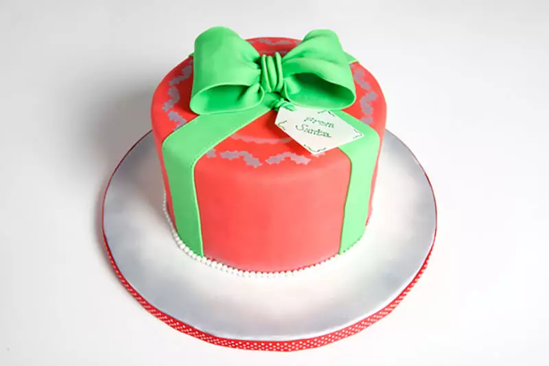 מתנה עוגה. עוגה בצורה של מתנה עם הידיים שלך 2456_12