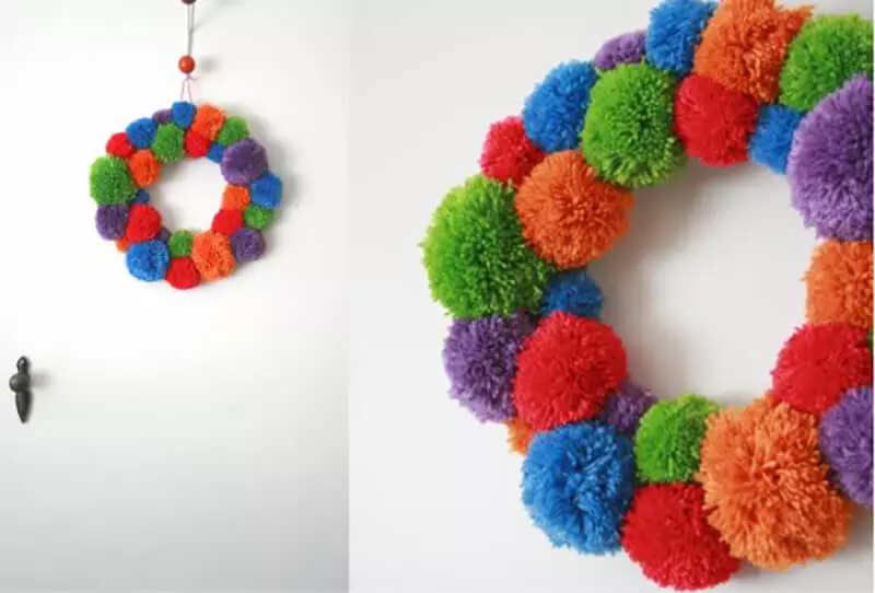 Wreath yemapepu. New Year's wreath kubva kuPomponov zviite iwe pachako 2502_1